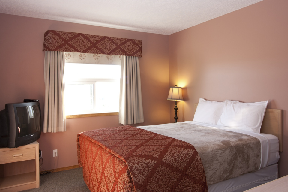 Cochrane Hotels | Hotels in Cochrane | Bow River Inn