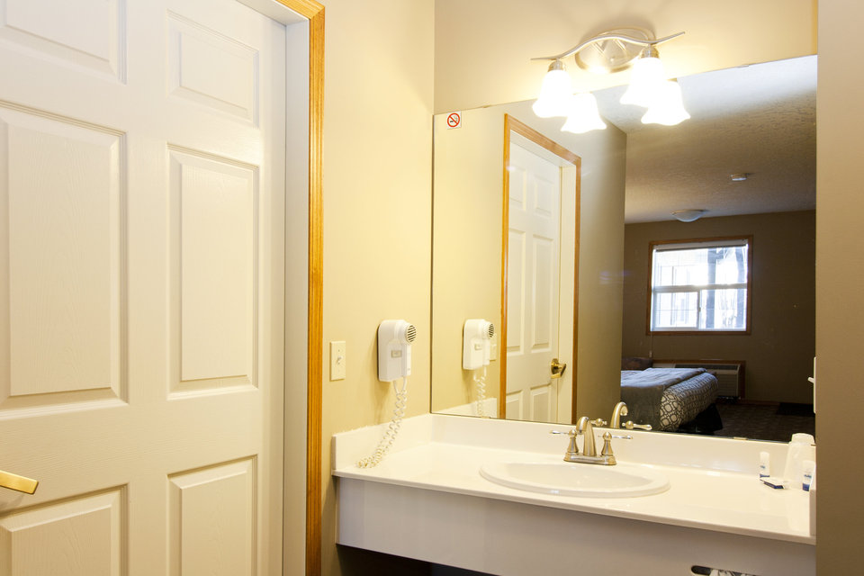 Cochrane Hotels | Hotels in Cochrane | Bow River Inn