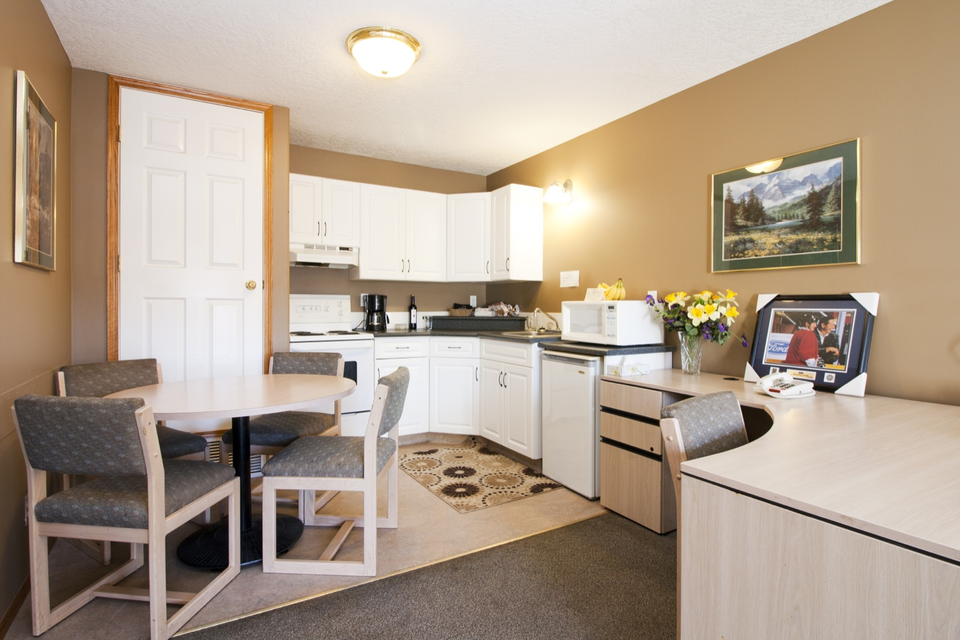 Cochrane Hotels | Hotels in Cochrane | Bow River Inn